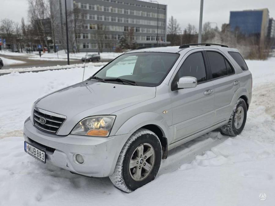 Grey Kia Sorento 2007 in Vilnius, with an engine capacity of 3.34 L and mileage of 350 thousand km for 1600 €, photo 5 on AUTOMOTO.COM.LV