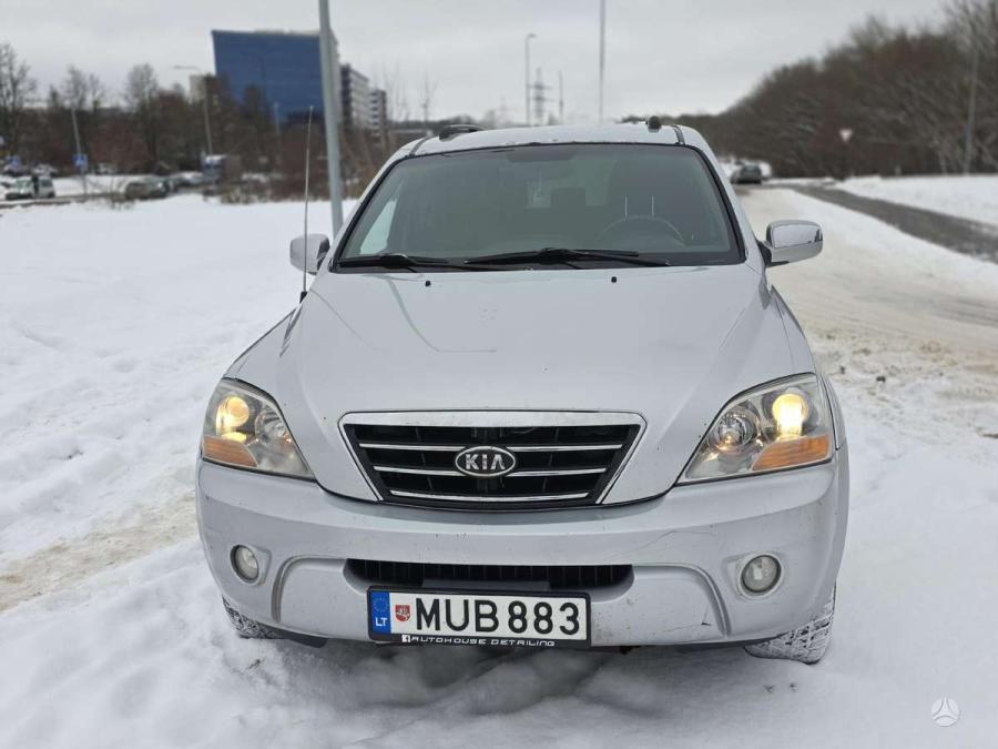 Grey Kia Sorento 2007 in Vilnius, with an engine capacity of 3.34 L and mileage of 350 thousand km for 1600 €, photo 6 on AUTOMOTO.COM.LV