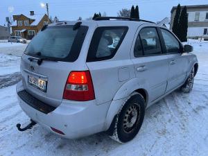 Grey Kia Sorento 2007 in Vilkaviskis, with an engine capacity of 2.50 L and mileage of 307 thousand km for 2600 €, photo 4 on AUTOMOTO.COM.LV