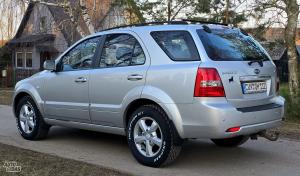 Grey Kia Sorento 2007 in Marijampole, with an engine capacity of 2.50 L and mileage of 251 thousand km for 2999 €, photo 2 on AUTOMOTO.COM.LV