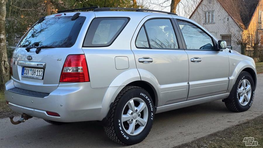 Grey Kia Sorento 2007 in Marijampole, with an engine capacity of 2.50 L and mileage of 251 thousand km for 2999 €, photo 9 on AUTOMOTO.COM.LV