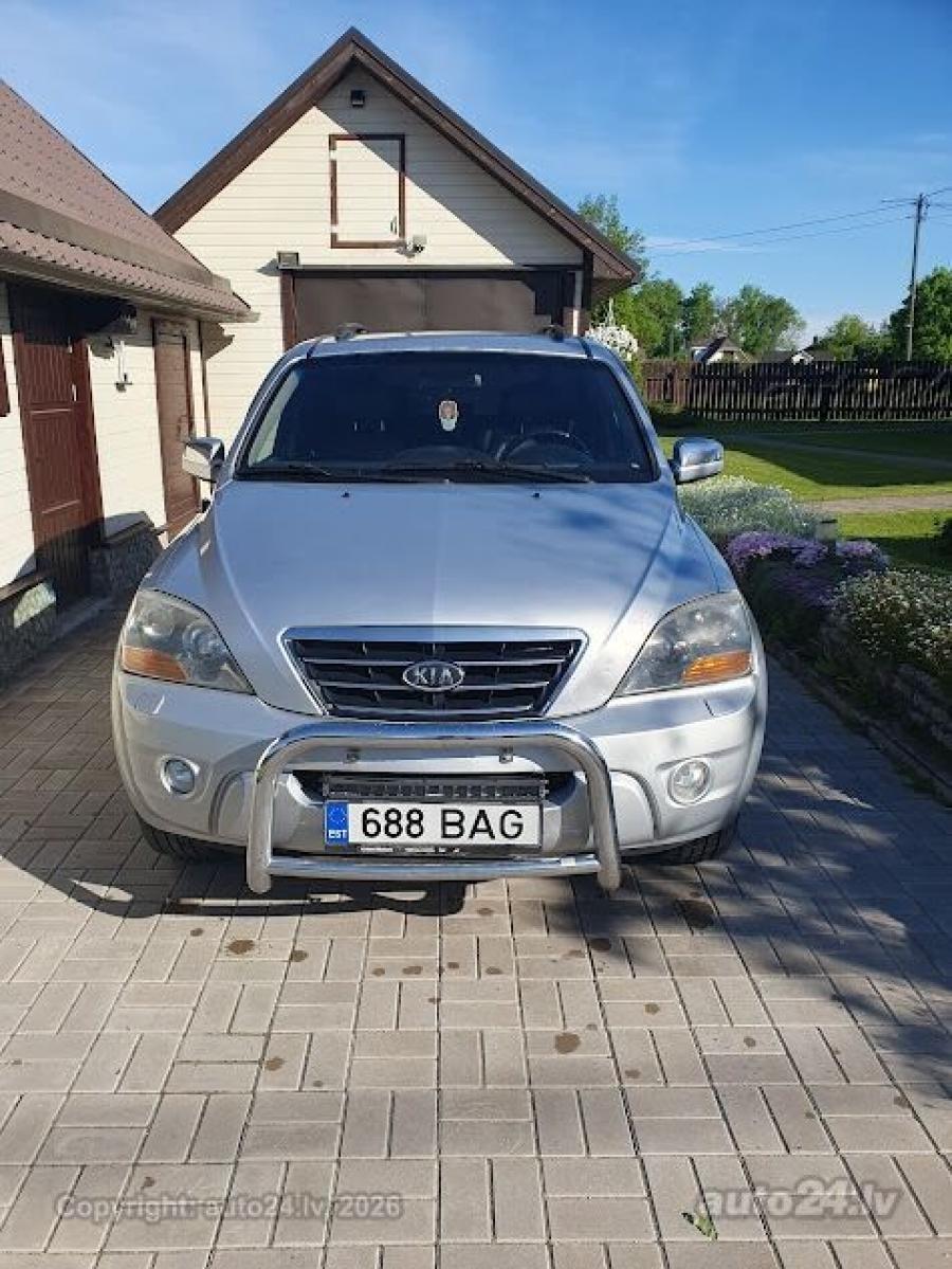 Grey Kia Sorento 2007 in Rakvere, with an engine capacity of 2.50 L and mileage of 357 thousand km for 3498 €, photo 3 on AUTOMOTO.COM.LV