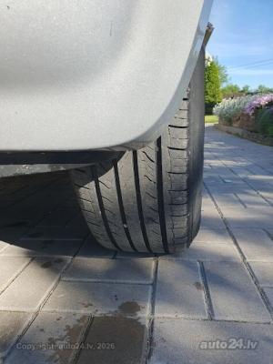 Grey Kia Sorento 2007 in Rakvere, with an engine capacity of 2.50 L and mileage of 357 thousand km for 3498 €, photo 12 on AUTOMOTO.COM.LV
