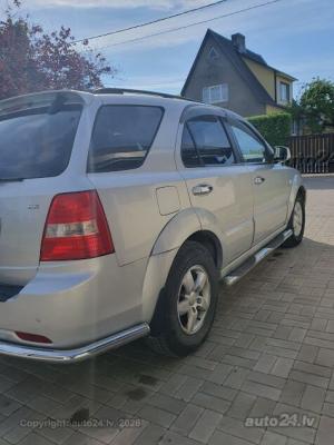 Grey Kia Sorento 2007 in Rakvere, with an engine capacity of 2.50 L and mileage of 357 thousand km for 3498 €, photo 16 on AUTOMOTO.COM.LV