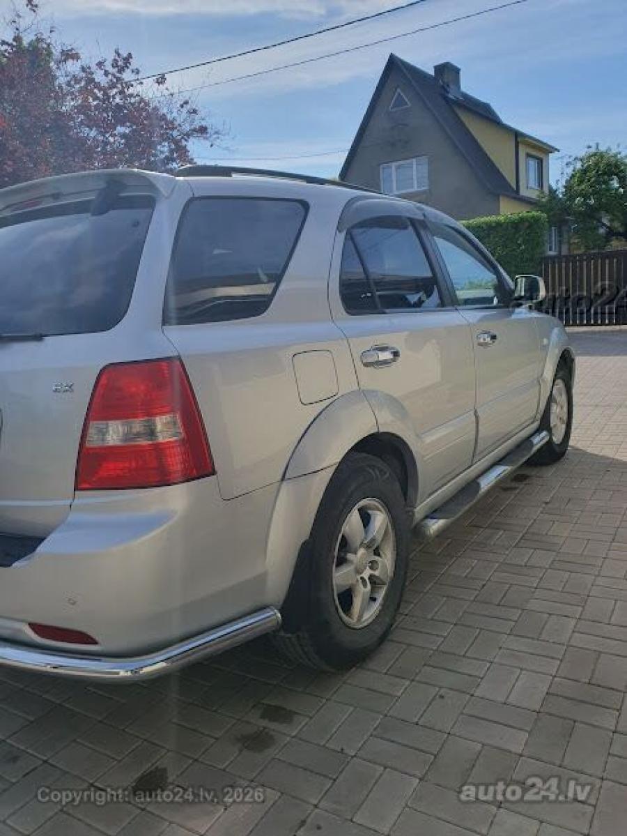 Grey Kia Sorento 2007 in Rakvere, with an engine capacity of 2.50 L and mileage of 357 thousand km for 3498 €, photo 16 on AUTOMOTO.COM.LV