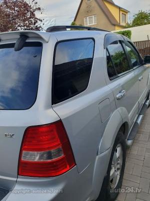 Grey Kia Sorento 2007 in Rakvere, with an engine capacity of 2.50 L and mileage of 357 thousand km for 3498 €, photo 24 on AUTOMOTO.COM.LV