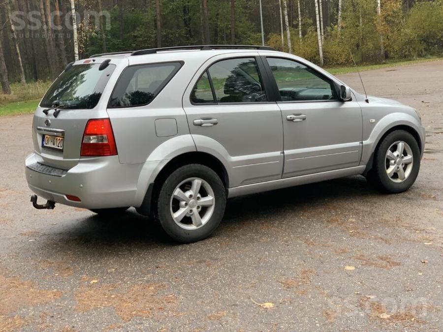 Pelēks Kia Sorento 2007 Rīga, ar dzinēja tilpumu 2.50 L un nobraukumu 290 tūkst. km par 3200 €, foto 4 vietnē AUTOMOTO.COM.LV