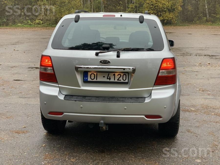 Pelēks Kia Sorento 2007 Rīga, ar dzinēja tilpumu 2.50 L un nobraukumu 290 tūkst. km par 3200 €, foto 6 vietnē AUTOMOTO.COM.LV