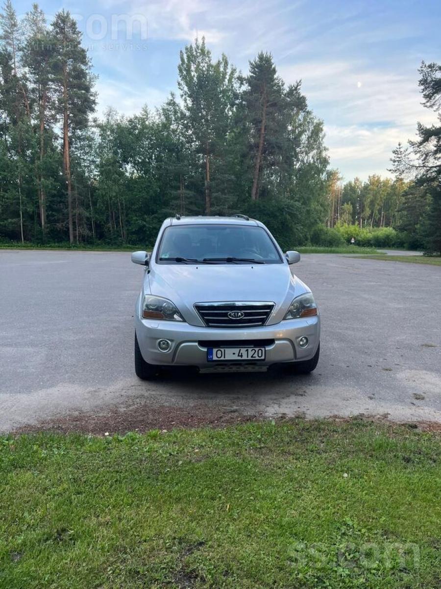 Grey Kia Sorento 2007 in Riga, with an engine capacity of 2.50 L and mileage of 294 thousand km for 2800 €, photo 1 on AUTOMOTO.COM.LV