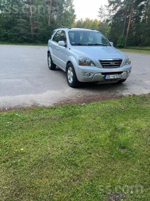 Grey Kia Sorento 2007 in Riga, with an engine capacity of 2.50 L and mileage of 294 thousand km for 2800 €, photo 3 on AUTOMOTO.COM.LV