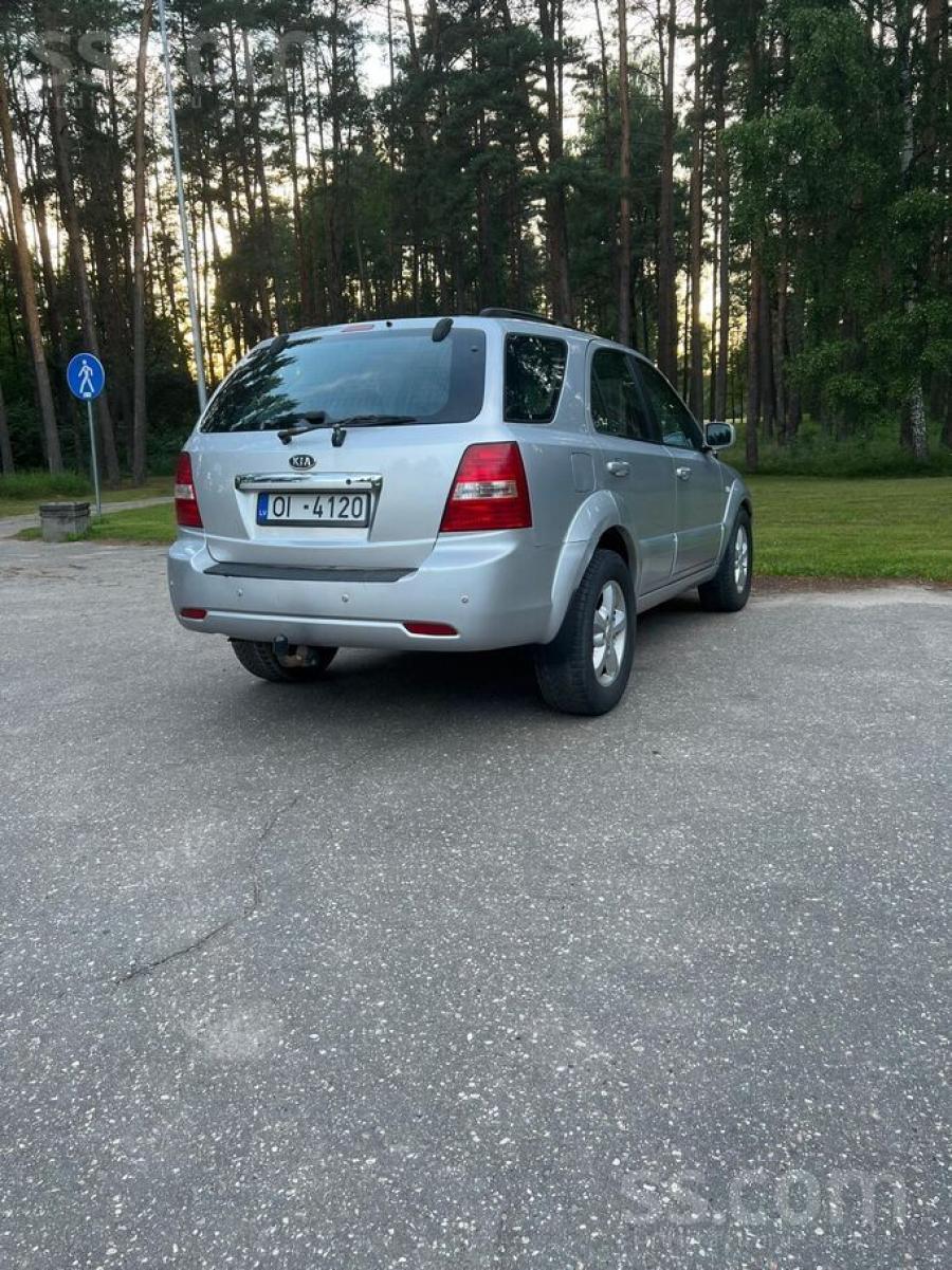Grey Kia Sorento 2007 in Riga, with an engine capacity of 2.50 L and mileage of 294 thousand km for 2800 €, photo 5 on AUTOMOTO.COM.LV