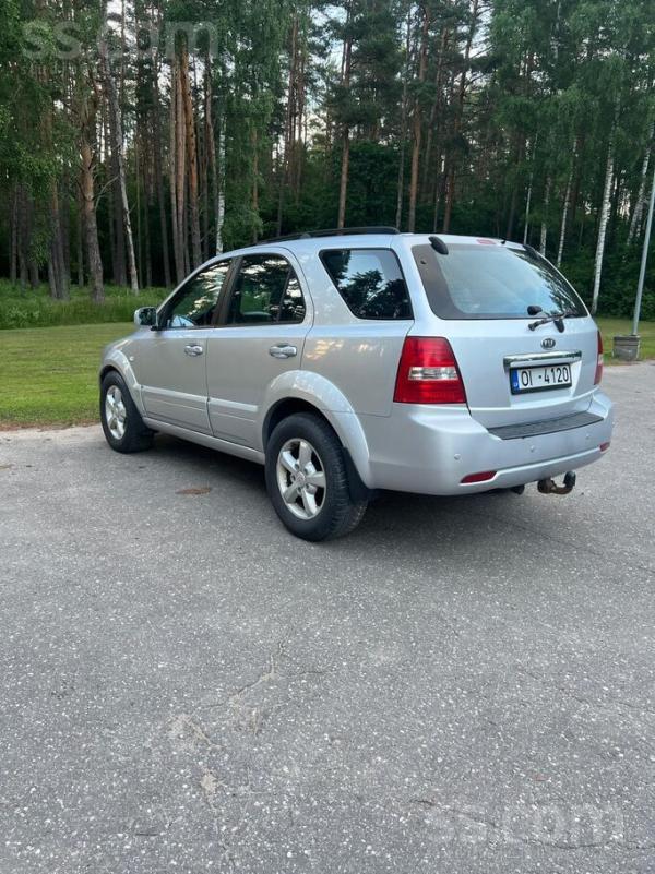 Kia Sorento 2007 in Riga on AUTOMOTO.COM.LV Grey Kia Sorento 2007 in Riga, with an engine capacity of 2.50 L and mileage of 294 thousand km for 2800 €, photo 6 on AUTOMOTO.COM.LV