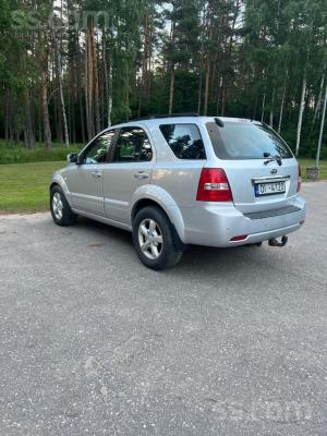 Grey Kia Sorento 2007 in Riga, with an engine capacity of 2.50 L and mileage of 294 thousand km for 2800 €, photo 6 on AUTOMOTO.COM.LV