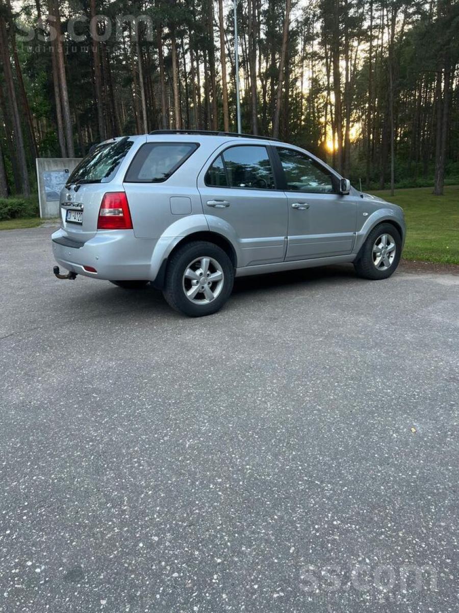 Grey Kia Sorento 2007 in Riga, with an engine capacity of 2.50 L and mileage of 294 thousand km for 2800 €, photo 15 on AUTOMOTO.COM.LV
