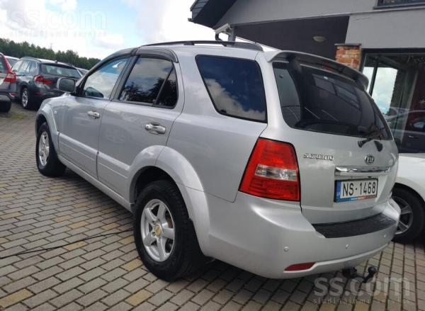 Grey Kia Sorento 2007 in Talsi, with an engine capacity of 2.50 L and mileage of 0 thousand km for 2970 €, photo 3 on AUTOMOTO.COM.LV