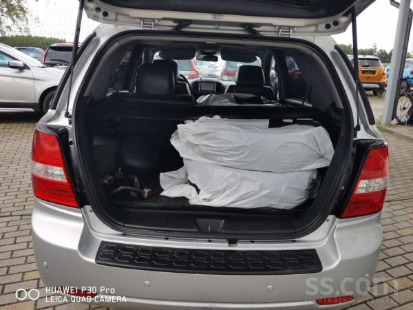 Grey Kia Sorento 2007 in Talsi, with an engine capacity of 2.50 L and mileage of 0 thousand km for 2970 €, photo 9 on AUTOMOTO.COM.LV