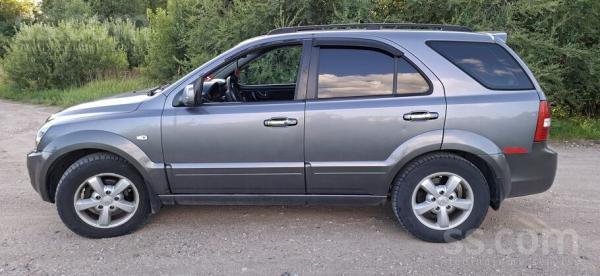 Grey Kia Sorento 2007 in Daugavpils, with an engine capacity of 2.50 L and mileage of 258 thousand km for 2000 €, photo 2 on AUTOMOTO.COM.LV
