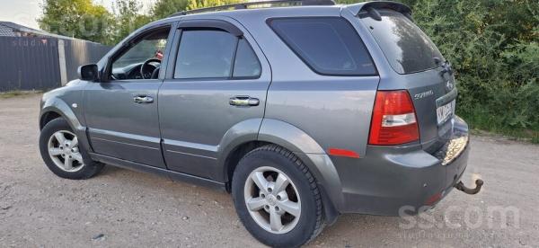Grey Kia Sorento 2007 in Daugavpils, with an engine capacity of 2.50 L and mileage of 258 thousand km for 2000 €, photo 4 on AUTOMOTO.COM.LV