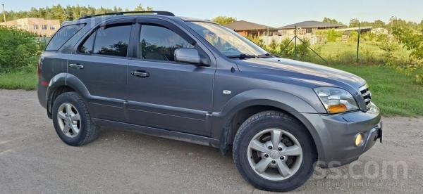 Grey Kia Sorento 2007 in Daugavpils, with an engine capacity of 2.50 L and mileage of 258 thousand km for 2000 €, photo 7 on AUTOMOTO.COM.LV