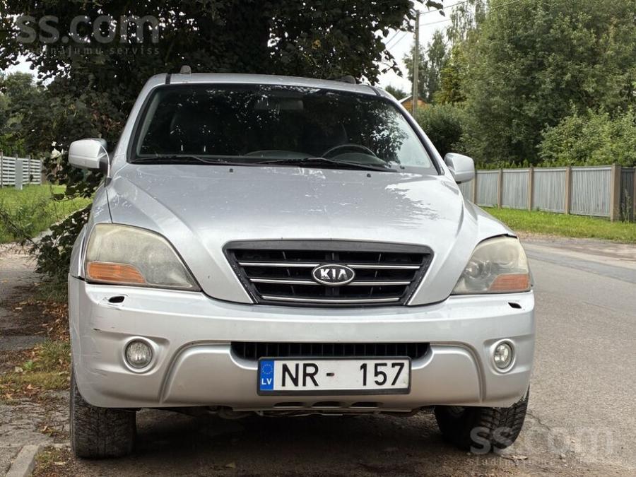 Pelēks Kia Sorento 2007 Rīga, ar dzinēja tilpumu 2.50 L un nobraukumu 340 tūkst. km par 1000 €, foto 3 vietnē AUTOMOTO.COM.LV