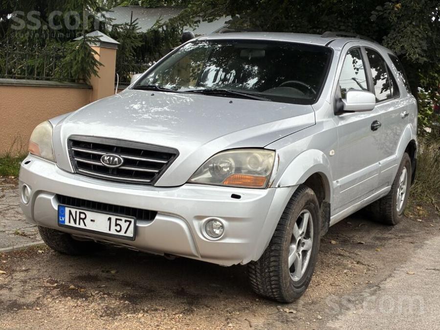 Pelēks Kia Sorento 2007 Rīga, ar dzinēja tilpumu 2.50 L un nobraukumu 340 tūkst. km par 1000 €, foto 4 vietnē AUTOMOTO.COM.LV