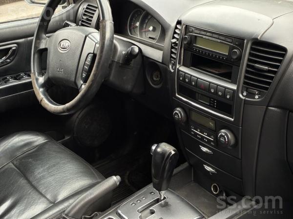 Grey Kia Sorento 2007 in Riga, with an engine capacity of 2.50 L and mileage of 340 thousand km for 1000 €, photo 9 on AUTOMOTO.COM.LV