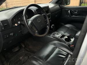 Pelēks Kia Sorento 2007 Rīga, ar dzinēja tilpumu 2.50 L un nobraukumu 340 tūkst. km par 1000 €, foto 12 vietnē AUTOMOTO.COM.LV