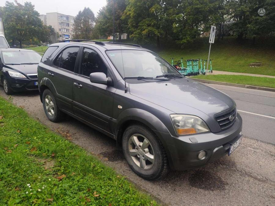 Pelēks Kia Sorento 2007 Viļņa, ar dzinēja tilpumu 2.50 L un nobraukumu 240 tūkst. km par 2200 €, foto 1 vietnē AUTOMOTO.COM.LV