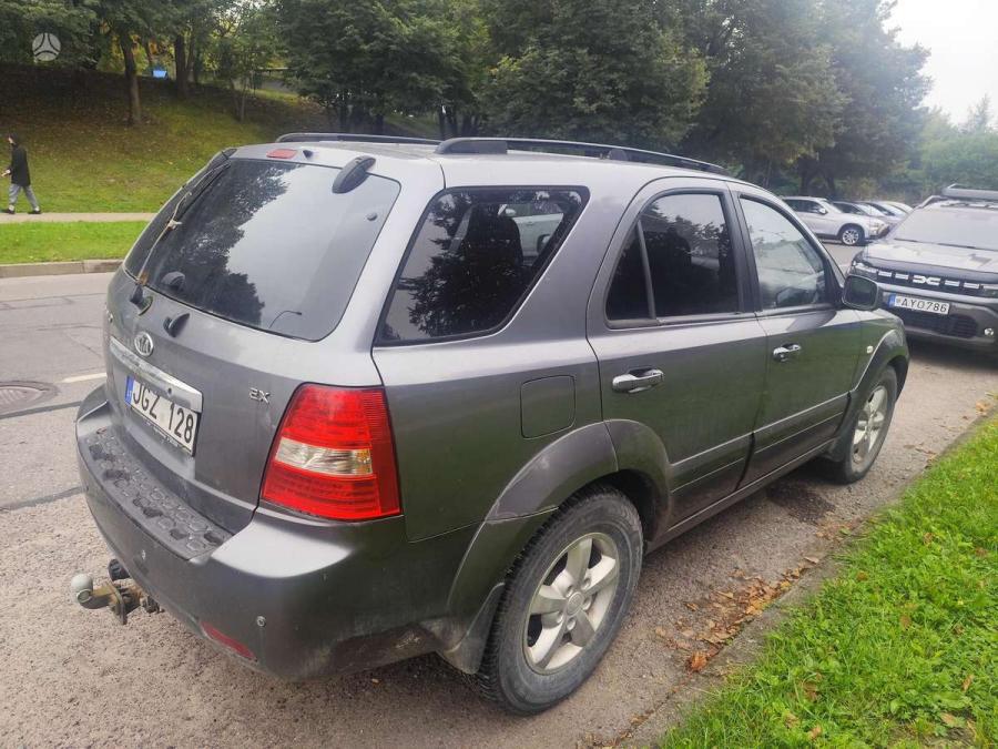 Pelēks Kia Sorento 2007 Viļņa, ar dzinēja tilpumu 2.50 L un nobraukumu 240 tūkst. km par 2200 €, foto 4 vietnē AUTOMOTO.COM.LV