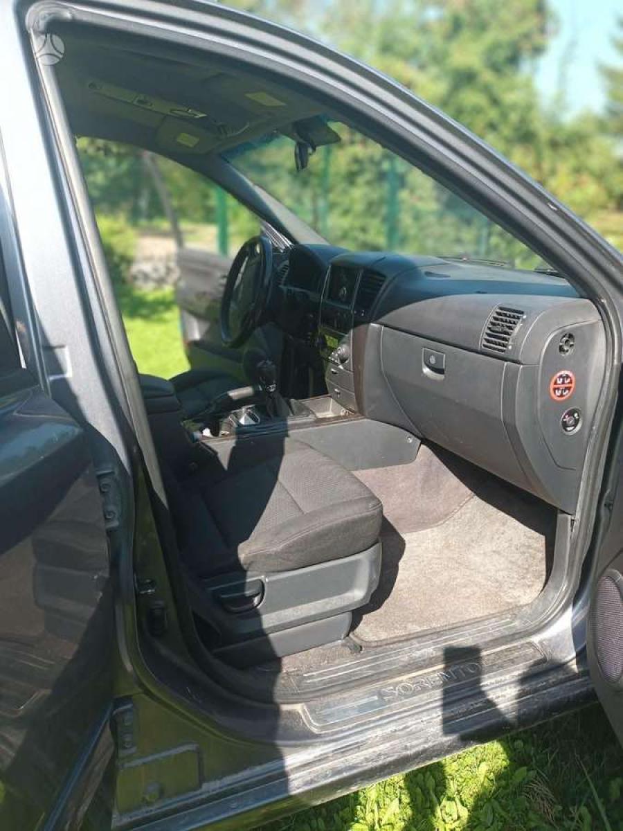 Pelēks Kia Sorento 2007 Viļņa, ar dzinēja tilpumu 2.50 L un nobraukumu 240 tūkst. km par 2200 €, foto 6 vietnē AUTOMOTO.COM.LV