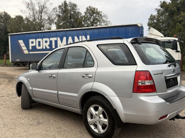 Grey Kia Sorento 2007 in Prienai, with an engine capacity of 2.50 L and mileage of 251 thousand km for 2700 €, photo 5 on AUTOMOTO.COM.LV