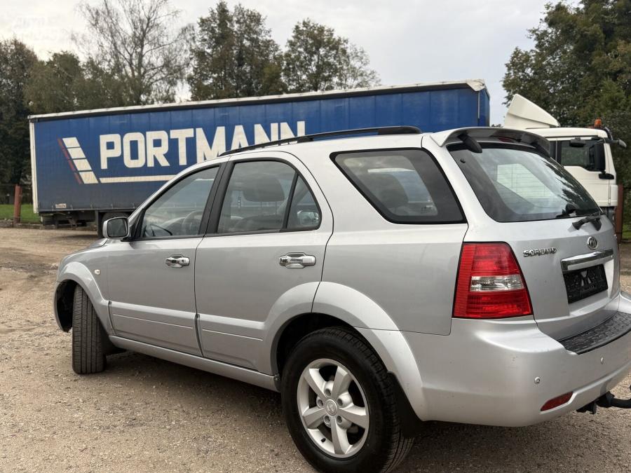 Pelēks Kia Sorento 2007 Prienai, ar dzinēja tilpumu 2.50 L un nobraukumu 251 tūkst. km par 2700 €, foto 5 vietnē AUTOMOTO.COM.LV