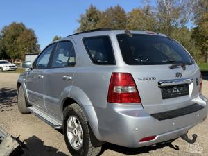 Pelēks Kia Sorento 2007 Prienai, ar dzinēja tilpumu 2.50 L un nobraukumu 260 tūkst. km par 3150 €, foto 5 vietnē AUTOMOTO.COM.LV