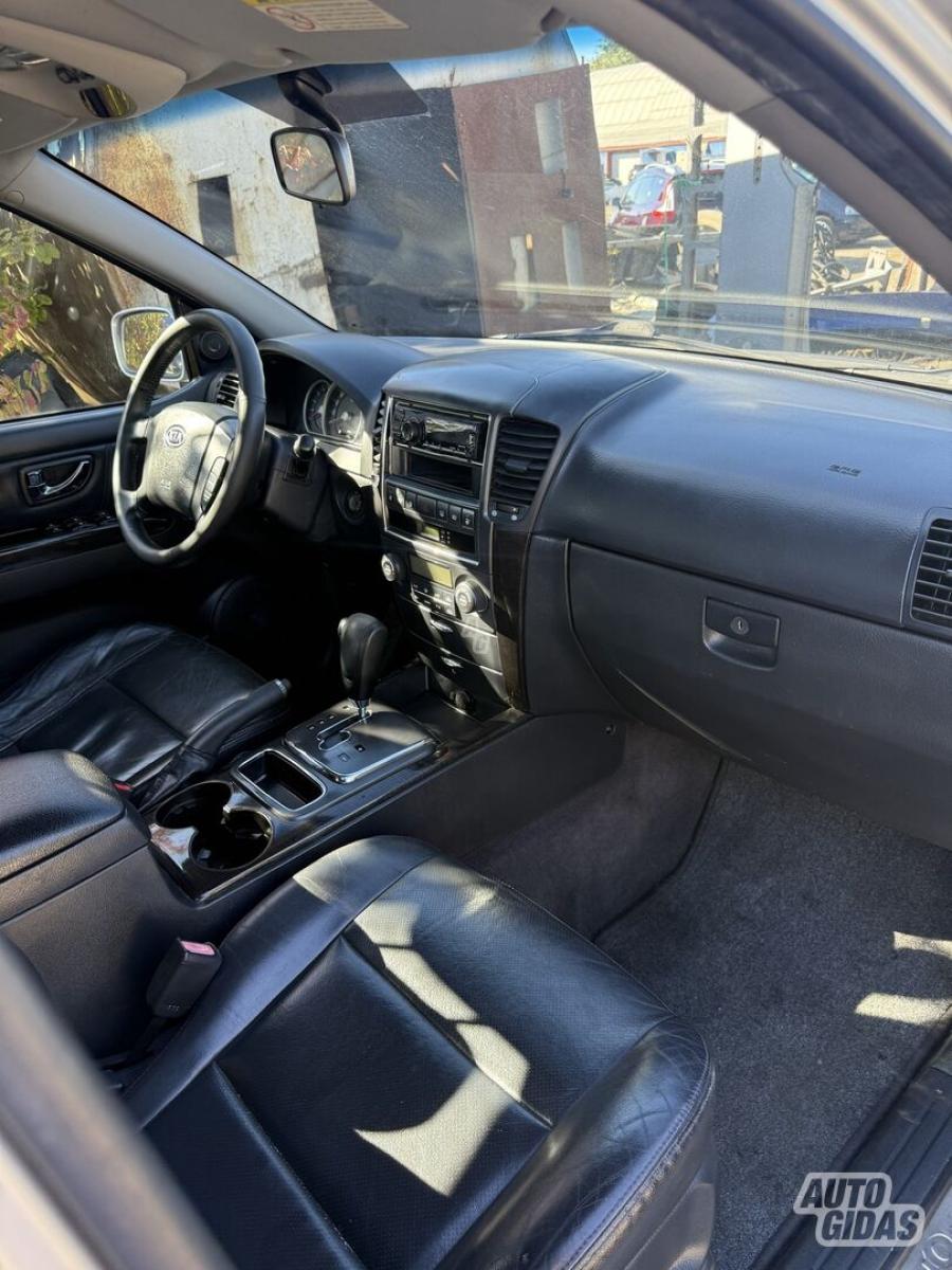 Pelēks Kia Sorento 2007 Prienai, ar dzinēja tilpumu 2.50 L un nobraukumu 260 tūkst. km par 3150 €, foto 17 vietnē AUTOMOTO.COM.LV