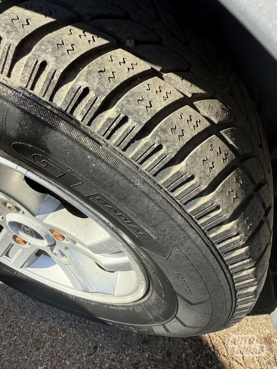 Pelēks Kia Sorento 2007 Prienai, ar dzinēja tilpumu 2.50 L un nobraukumu 260 tūkst. km par 3150 €, foto 23 vietnē AUTOMOTO.COM.LV