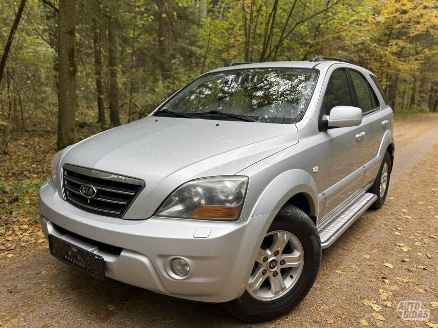 Grey Kia Sorento 2007 in Prienai, with an engine capacity of 2.50 L and mileage of 260 thousand km for 3150 €, photo 3 on AUTOMOTO.COM.LV