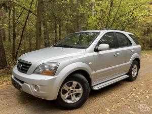Grey Kia Sorento 2007 in Prienai, with an engine capacity of 2.50 L and mileage of 260 thousand km for 3150 €, photo 4 on AUTOMOTO.COM.LV