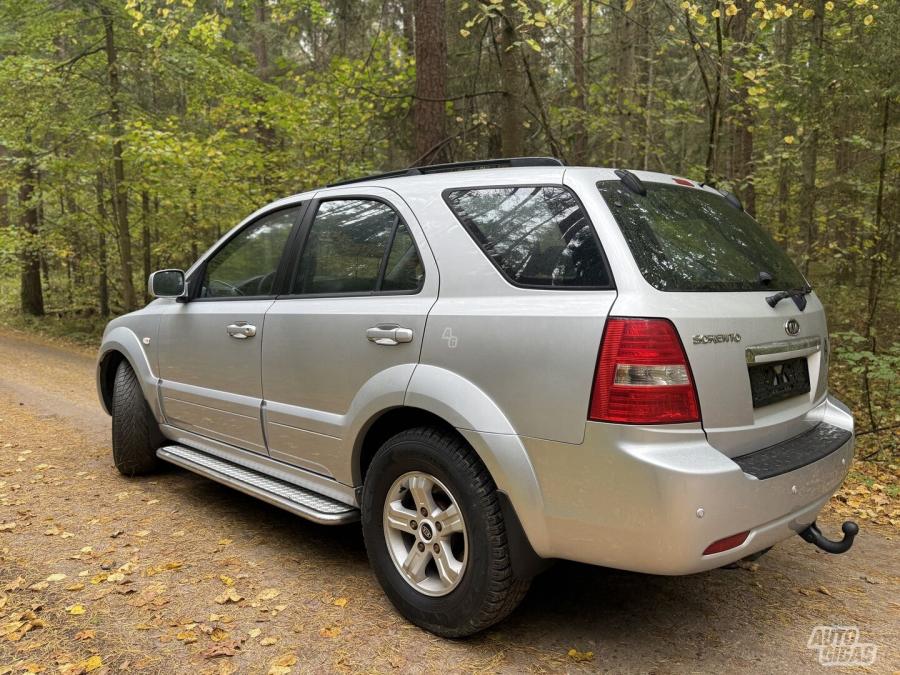 Grey Kia Sorento 2007 in Prienai, with an engine capacity of 2.50 L and mileage of 260 thousand km for 3150 €, photo 5 on AUTOMOTO.COM.LV