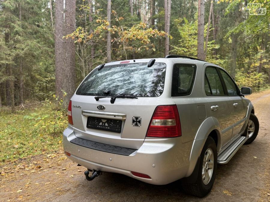 Grey Kia Sorento 2007 in Prienai, with an engine capacity of 2.50 L and mileage of 260 thousand km for 3150 €, photo 6 on AUTOMOTO.COM.LV