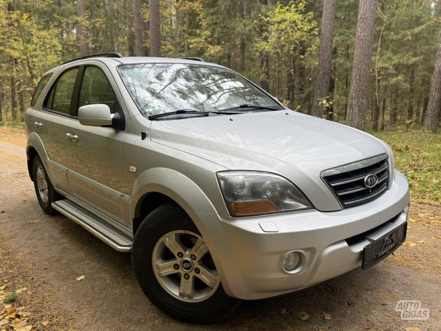 Grey Kia Sorento 2007 in Prienai, with an engine capacity of 2.50 L and mileage of 260 thousand km for 3150 €, photo 8 on AUTOMOTO.COM.LV
