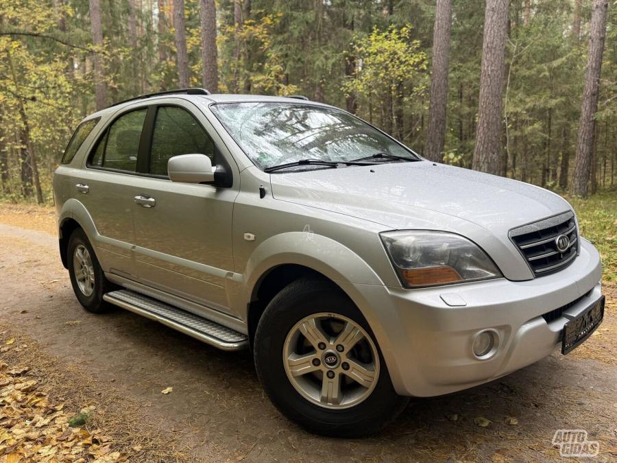 Grey Kia Sorento 2007 in Prienai, with an engine capacity of 2.50 L and mileage of 260 thousand km for 3150 €, photo 9 on AUTOMOTO.COM.LV