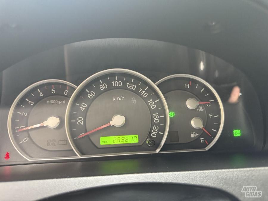 Grey Kia Sorento 2007 in Prienai, with an engine capacity of 2.50 L and mileage of 260 thousand km for 3150 €, photo 26 on AUTOMOTO.COM.LV