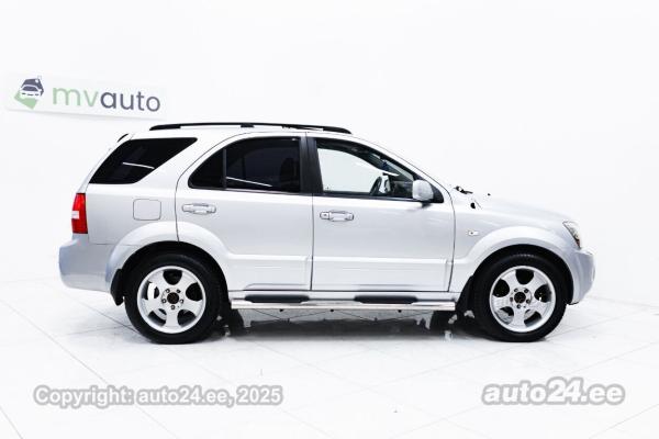 Pelēks Kia Sorento 2008 Tallina, ar dzinēja tilpumu 2.50 L un nobraukumu 192 tūkst. km par 3990 €, foto 9 vietnē AUTOMOTO.COM.LV