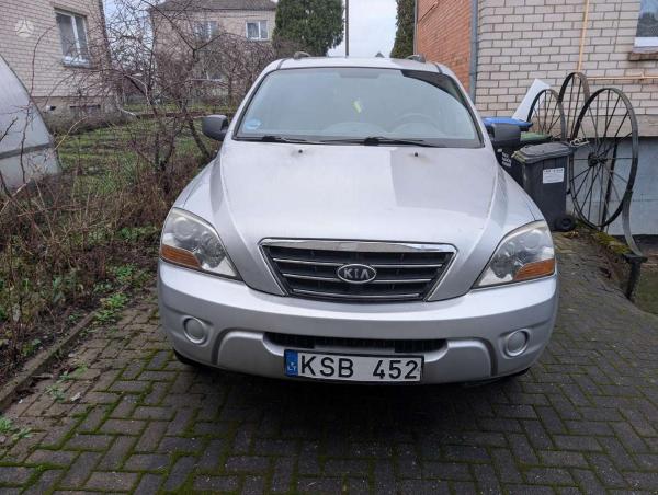 Grey Kia Sorento 2008 in Telschi, with an engine capacity of 2.50 L and mileage of 212 thousand km for 2000 €, photo 1 on AUTOMOTO.COM.LV