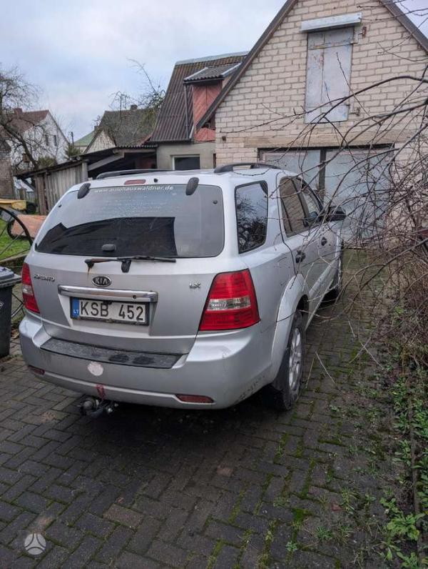 Grey Kia Sorento 2008 in Telschi, with an engine capacity of 2.50 L and mileage of 212 thousand km for 2000 €, photo 5 on AUTOMOTO.COM.LV