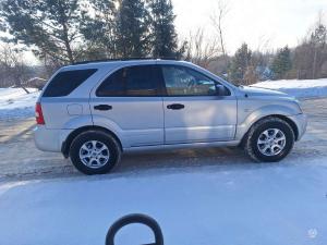 Grey Kia Sorento 2008 in Kelme, with an engine capacity of 2.50 L and mileage of 210 thousand km for 3450 €, photo 2 on AUTOMOTO.COM.LV