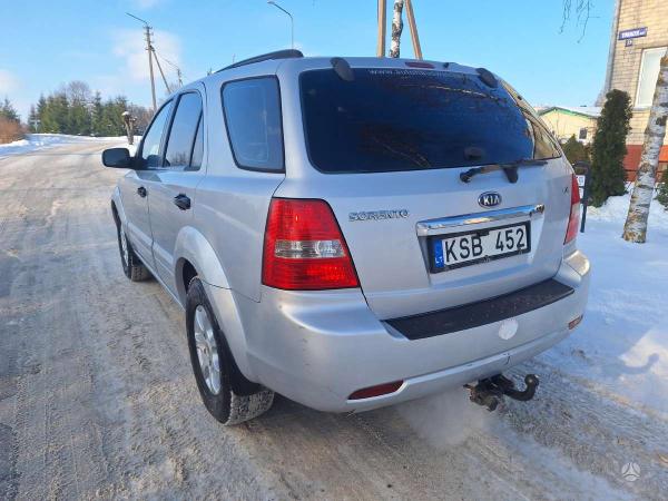 Grey Kia Sorento 2008 in Kelme, with an engine capacity of 2.50 L and mileage of 210 thousand km for 3450 €, photo 3 on AUTOMOTO.COM.LV