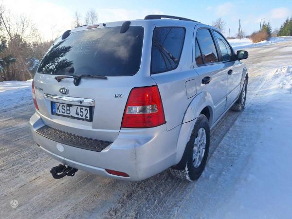 Grey Kia Sorento 2008 in Kelme, with an engine capacity of 2.50 L and mileage of 210 thousand km for 3450 €, photo 5 on AUTOMOTO.COM.LV