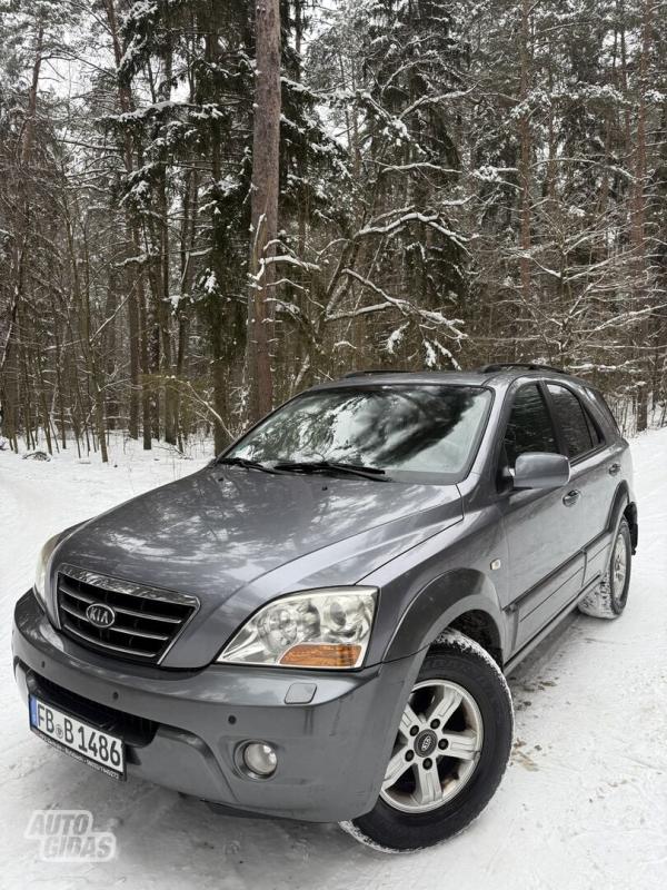 Grey Kia Sorento 2008 in Prienai, with an engine capacity of 2.50 L and mileage of 181 thousand km for 3350 €, photo 1 on AUTOMOTO.COM.LV