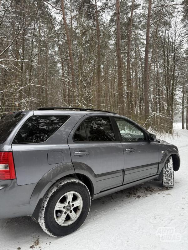 Grey Kia Sorento 2008 in Prienai, with an engine capacity of 2.50 L and mileage of 181 thousand km for 3350 €, photo 7 on AUTOMOTO.COM.LV